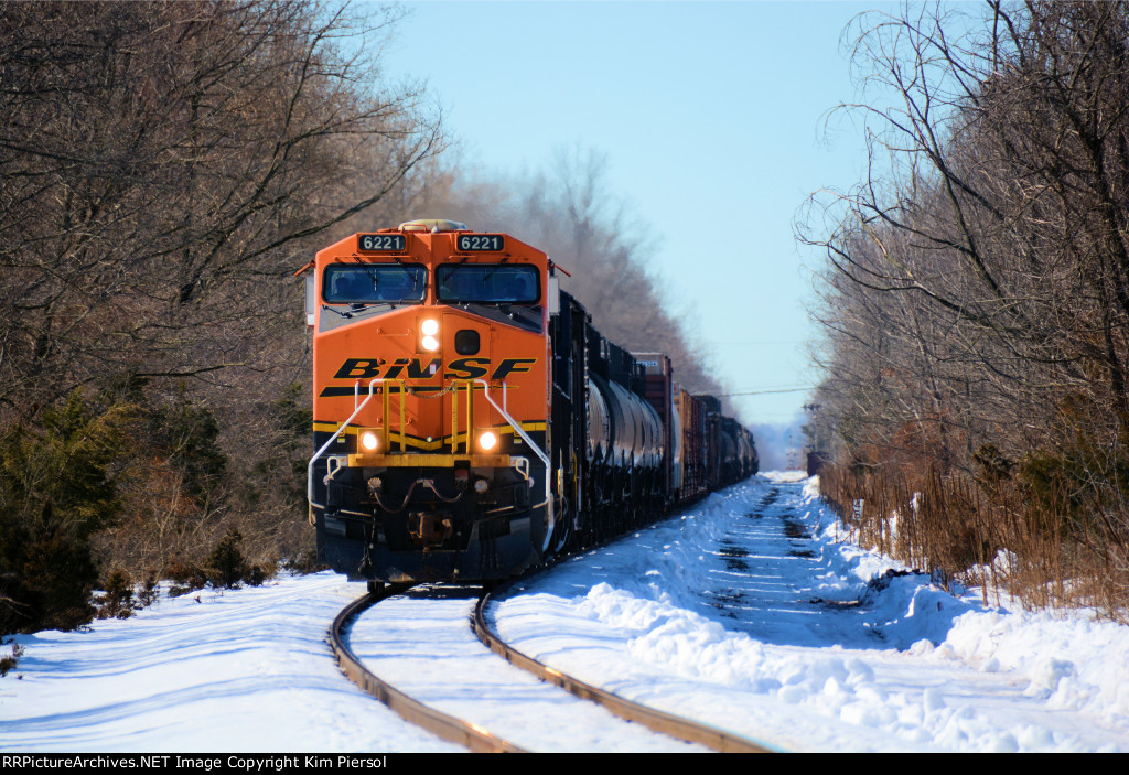 BNSF 6221 CSX Train Q300
